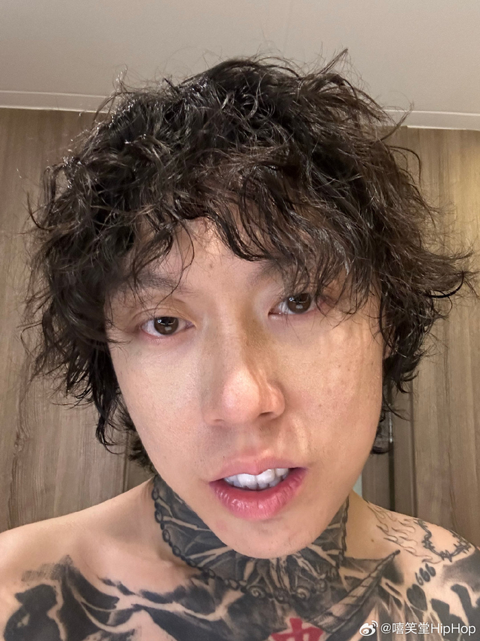 PSY.P发布今日起床OOTD