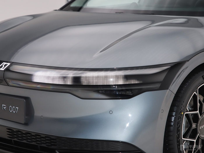 售价20.99万起 极氪007上市 入门续航688km 配800V平台+8295芯片