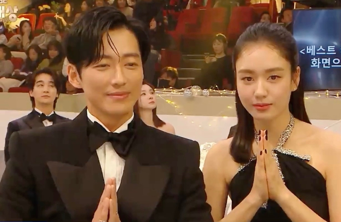 2023 MBC 演技大赏 最佳CP奖——南宫珉x安恩真《恋人》|MBC|恋人|南宫珉_新浪新闻