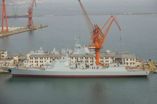 服役主力舰不到6万吨，解放军2024年憋了大招？细看有两个好消息