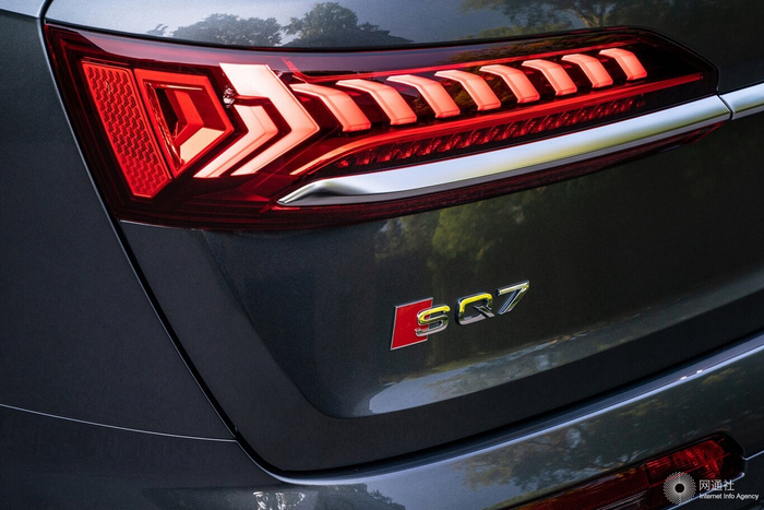 奥迪SQ7暗夜骑士版于1月12日上市 预售价117万元