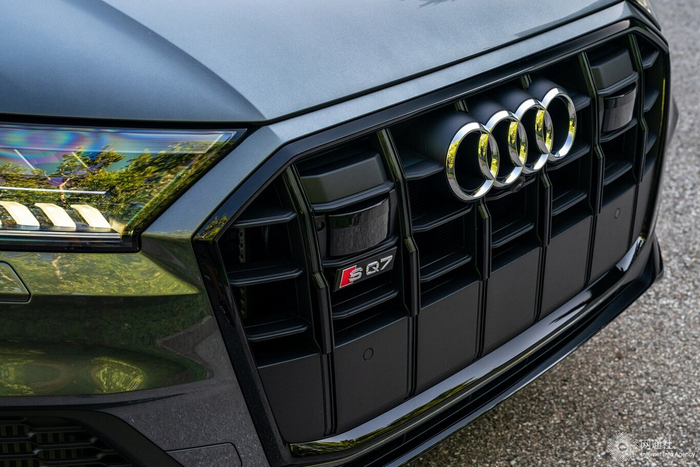 奥迪SQ7暗夜骑士版于1月12日上市 预售价117万元