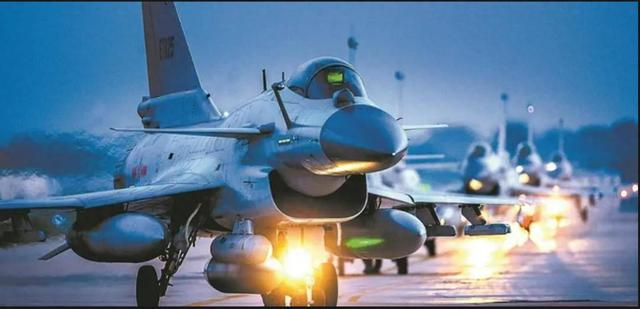 歼-10C身手不凡，实力碾压台风！枭龙大杀四方，战胜F15和F16