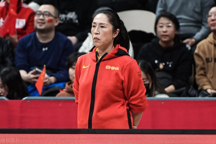 CCTV16播中国女篮VS澳大利亚G3，CCTV5播中意女排大战，看哪场