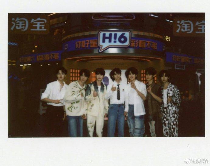 时代少年团合体录制hi6拍立得🈶!新鲜合照再 1，帅的很轻松!