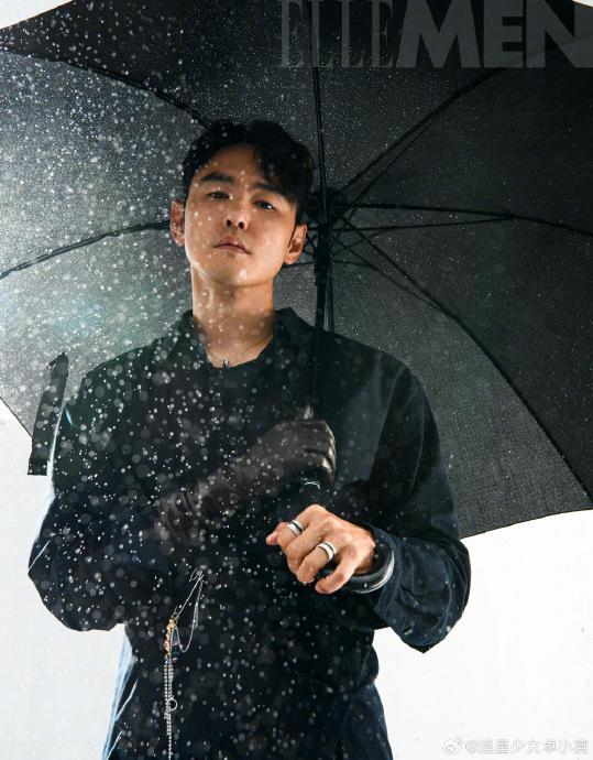 阮经天 x ELLEMEN 8月刊封面大片 天台开吃的陈桂林，戴宝诗龙珠宝着黑西装|阮经天|陈桂林|ELLEMEN_新浪新闻