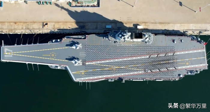 全面追赶美国，中国004型航母，承前启后，到底有多强悍？
