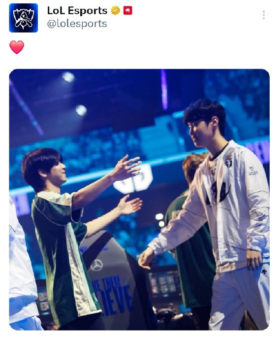 Quad和Chovy的抱抱 cr.lol esports|lol_新浪新闻