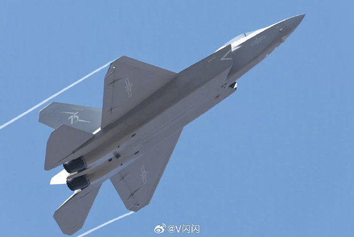 由@中国军号 发布的J35A飞行大图|中国_新浪新闻