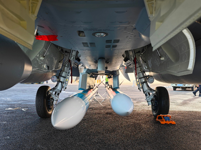 歼-10CE开启野兽模式，亮出最强火力，几国空军司令久久不愿离去