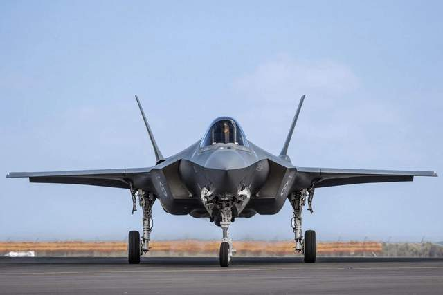 后发优势明显，巴铁空军评测歼10CE后高度评价，难怪迫切购买歼35