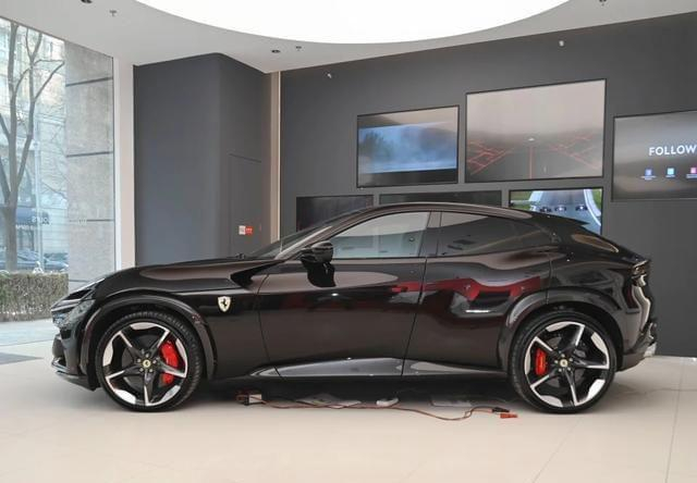 雷军把小米YU7图片曝光后，整个汽车市场炸锅了！网友：太高级了