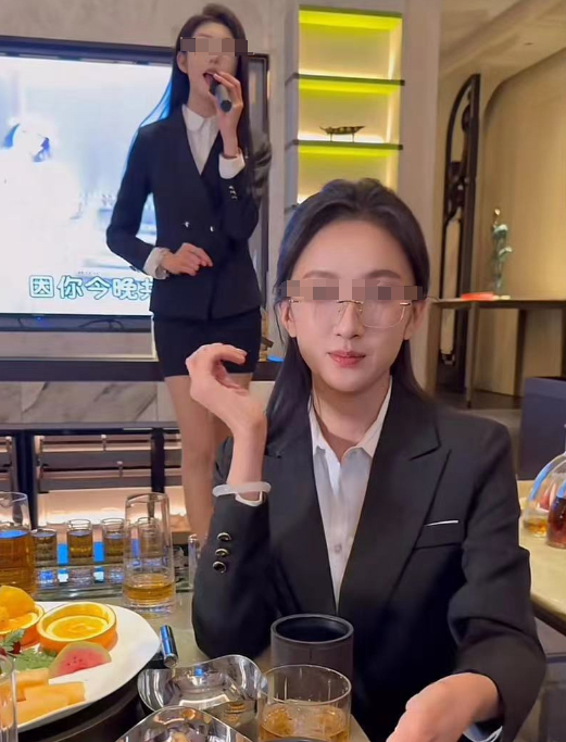 这些正装OL风的KTV女网红，突然爆火！