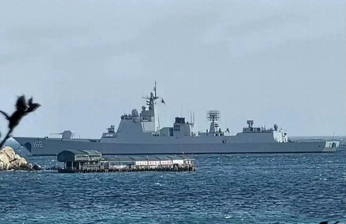 79比27，让伊朗羡慕的052D又交付了，美网友：没有生锈，不是美军