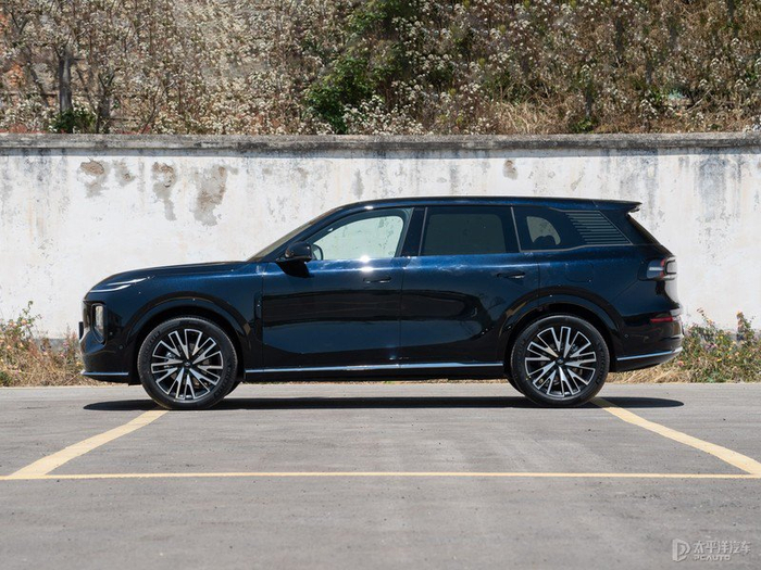 长安启源Q07新车型上市 售12.98万起 搭载49英寸AR-HUD