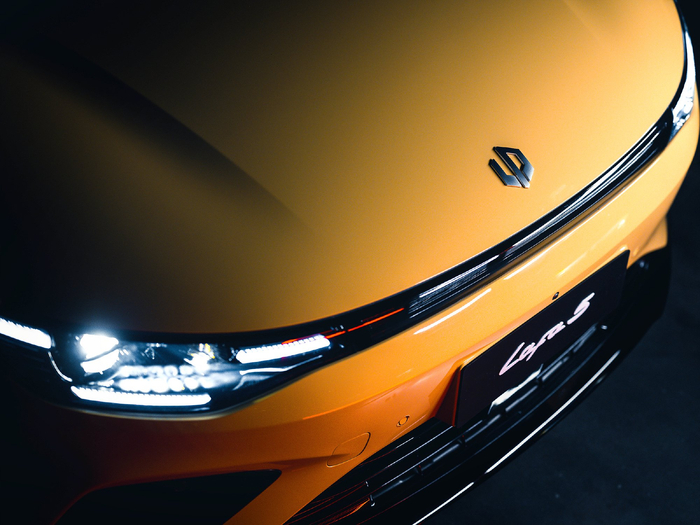 零跑Lafa5正式上市 限时惊喜价9.28-11.68万元/最高续航里程605km