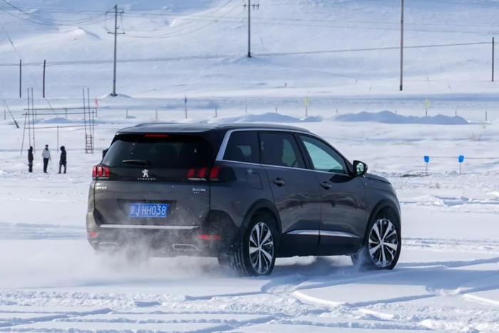 1.8T+8AT，这台前驱SUV也能玩冰上漂移，你敢信？