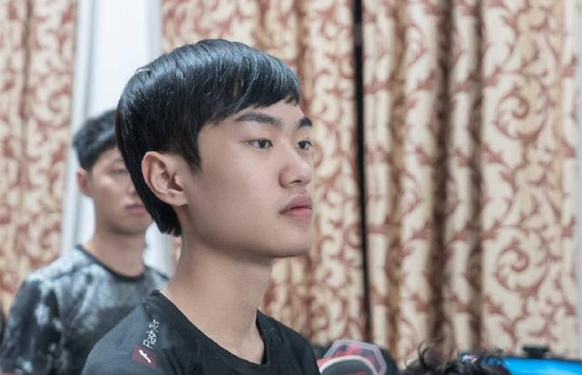 PDD直言Knight身价无法想象：我手中出去最亏的选手