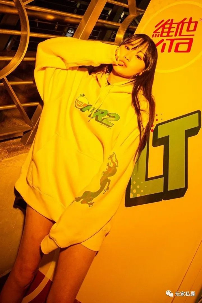 流氓兔FR2爬上了CLOT的身，情色杂志回春了？