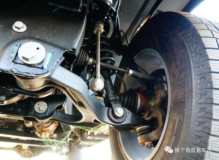 宋楠：实拍搭载V型6缸3.0TT发动机的北汽BJ80尊贵版测试车