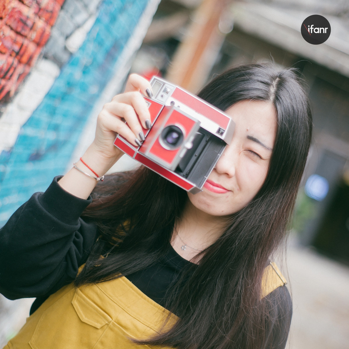 拍翻了三大相纸后告诉你，Lomo 新出的方形拍立得体验到底怎么样