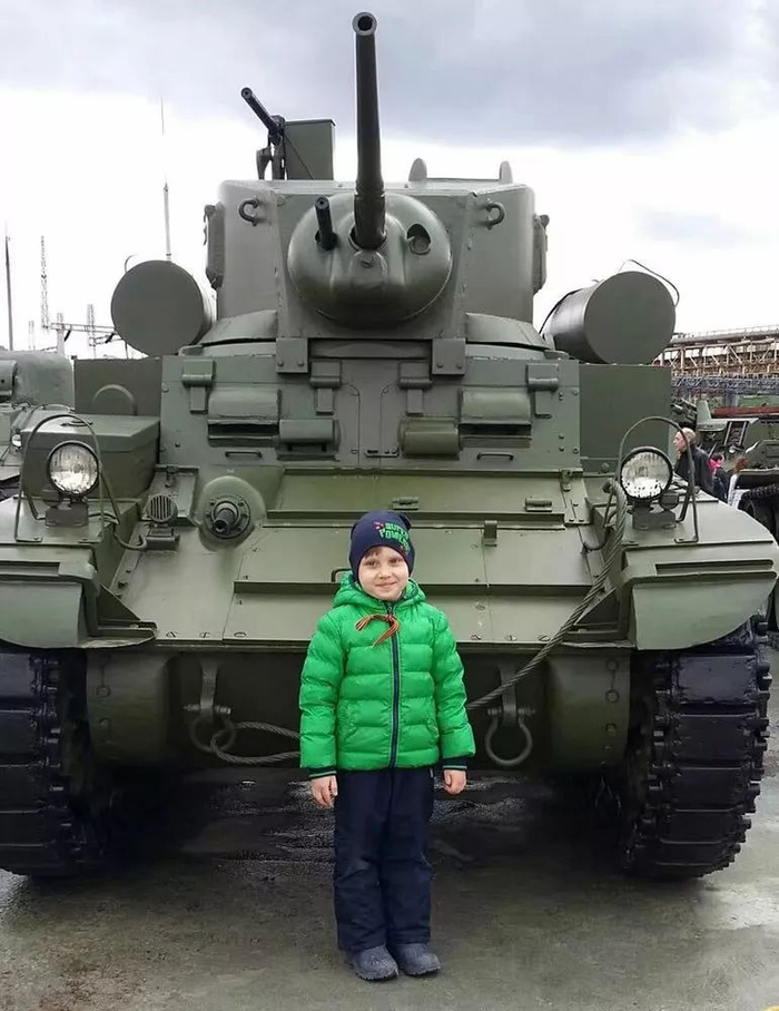 俄国阅兵把二战古董战车开上大街，T35坦克引起军迷一片尖叫|坦克|阅兵|炮塔_新浪新闻