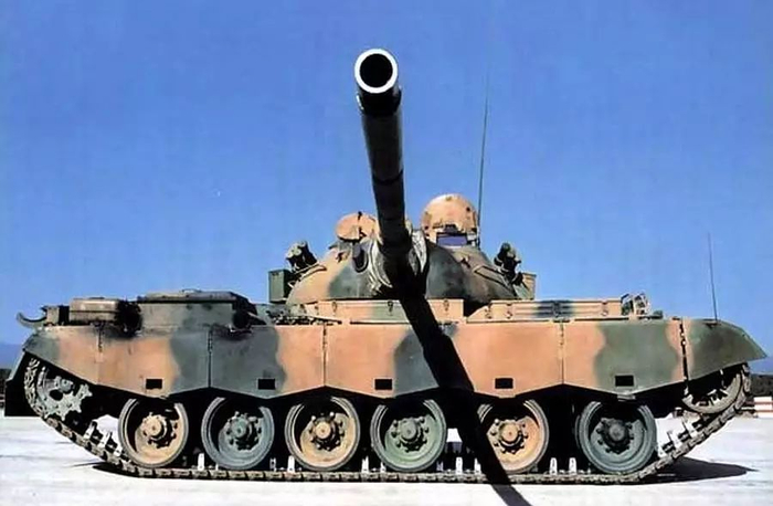 这些圆脑袋坦克并非59式？装备最强105炮，是国产六对轮鼻祖