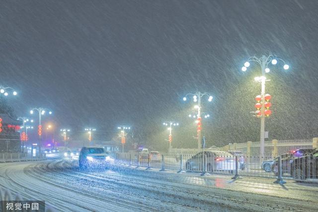 北京迎龙年初雪 故宫角楼前瑞雪纷飞新浪图片