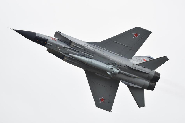 与解放军比武？米格31挂高超音速导弹现身航空飞镖_新浪图片