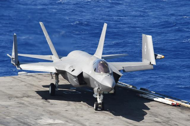 美国航母上的F-35C舰载机 机翼折叠_新浪图片