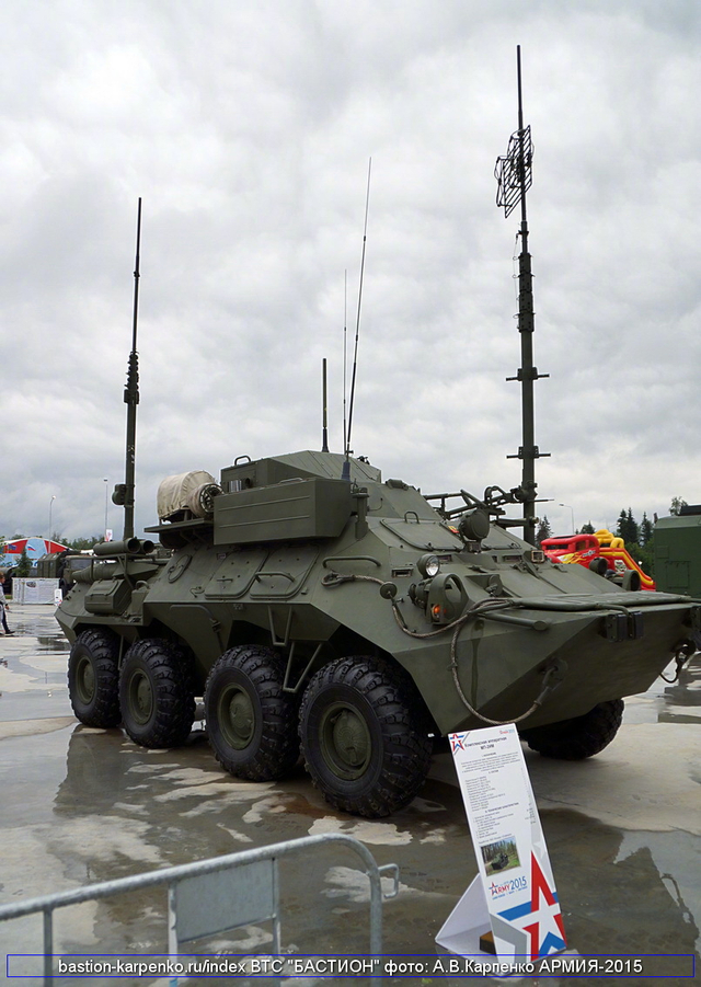 俄军被击毁的MP-2IM综合通信被遗弃车 天线不知所踪_新浪图片