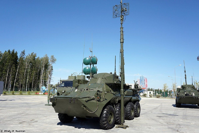 俄军被击毁的MP-2IM综合通信被遗弃车 天线不知所踪_新浪图片