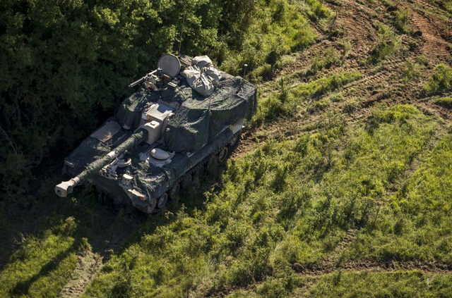 美制M1A1和俄制T-72坦克现身同一战场 画风和谐_新浪图片