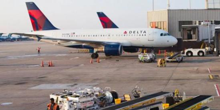 机场强迫全体女乘客脱光衣物 进行侵入式检验_手机新浪网