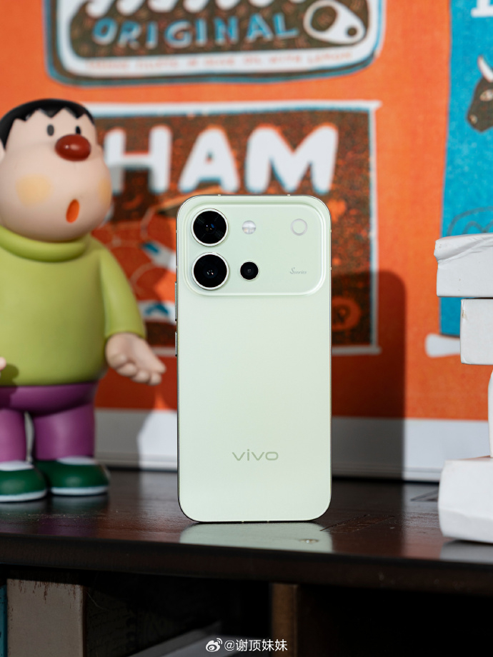 还在纠结哪款手机颜值高又实用？vivo S60 的夏日美学有点东西|光影|田曦薇|背板|星星海|原生_新浪新闻