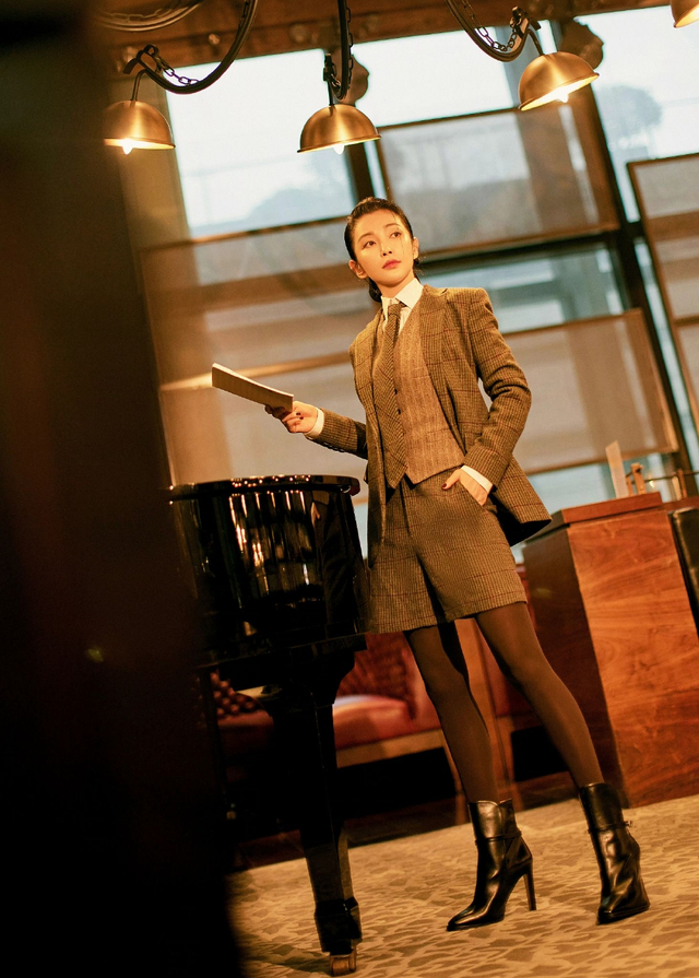 李冰冰西服造型写真出炉 诠释经典摩登韵味帅气十足_新浪图片
