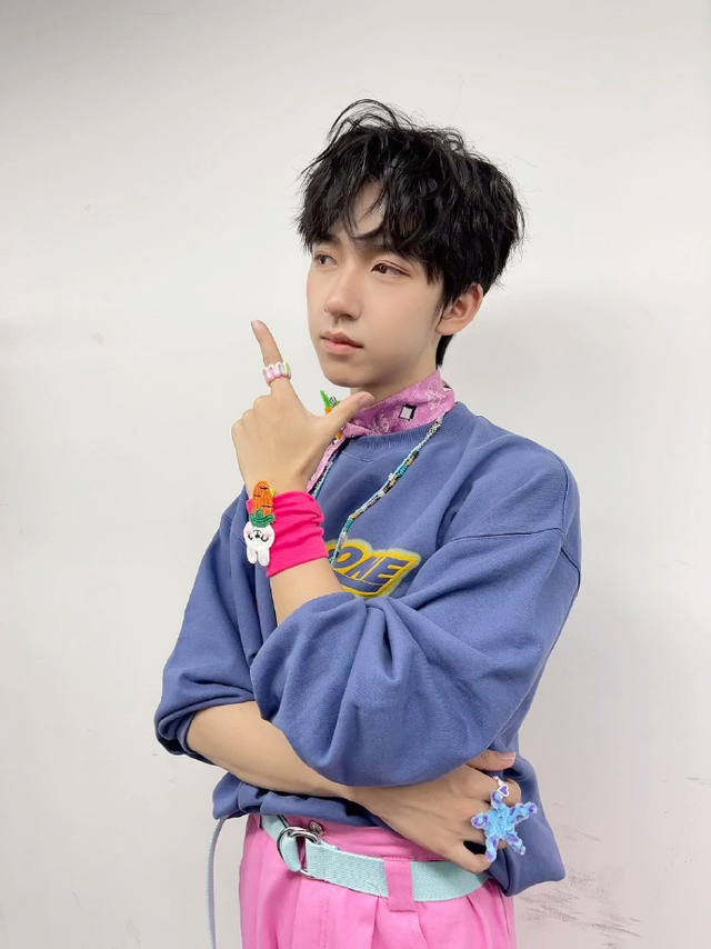 是结束也是开始！时代少年团成员晒演唱会后台照_新浪图片