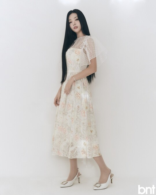 韩国女歌手Henny最新写真曝光 展现独特个性_新浪图片