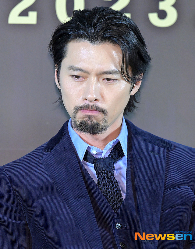 玄彬升级当爸后首度亮相 蓄胡子造型变化大_新浪图片