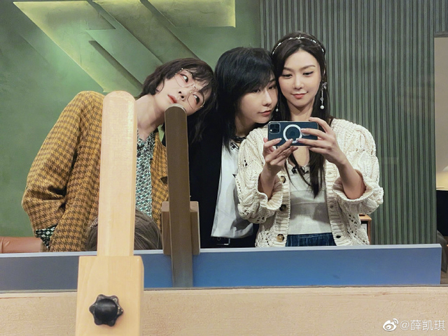 薛凯琪晒浪姐十八宫格库存照 温馨合照再掀回忆杀_新浪图片