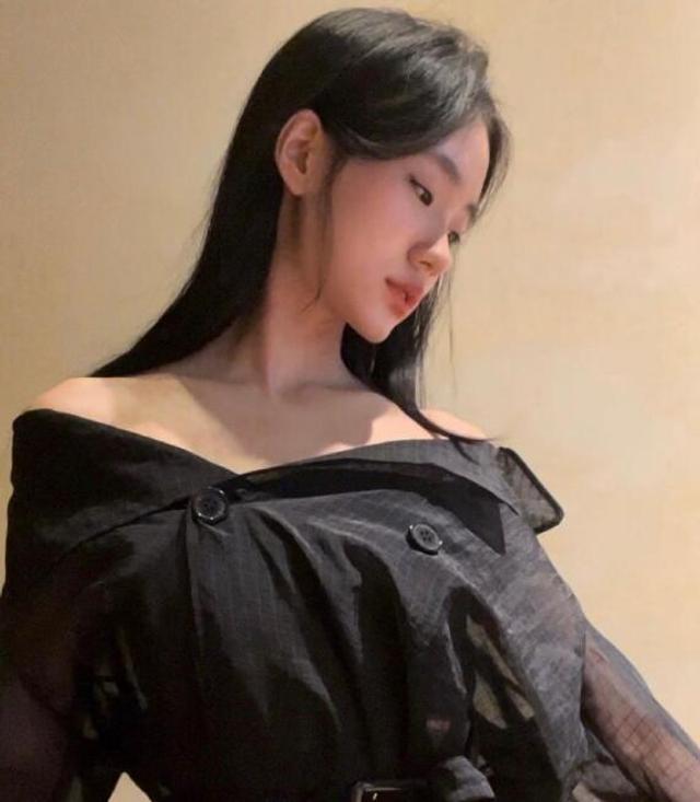 小s二女儿14岁近照曝光 俏丽亮眼侧颜有妈妈神韵新浪图片