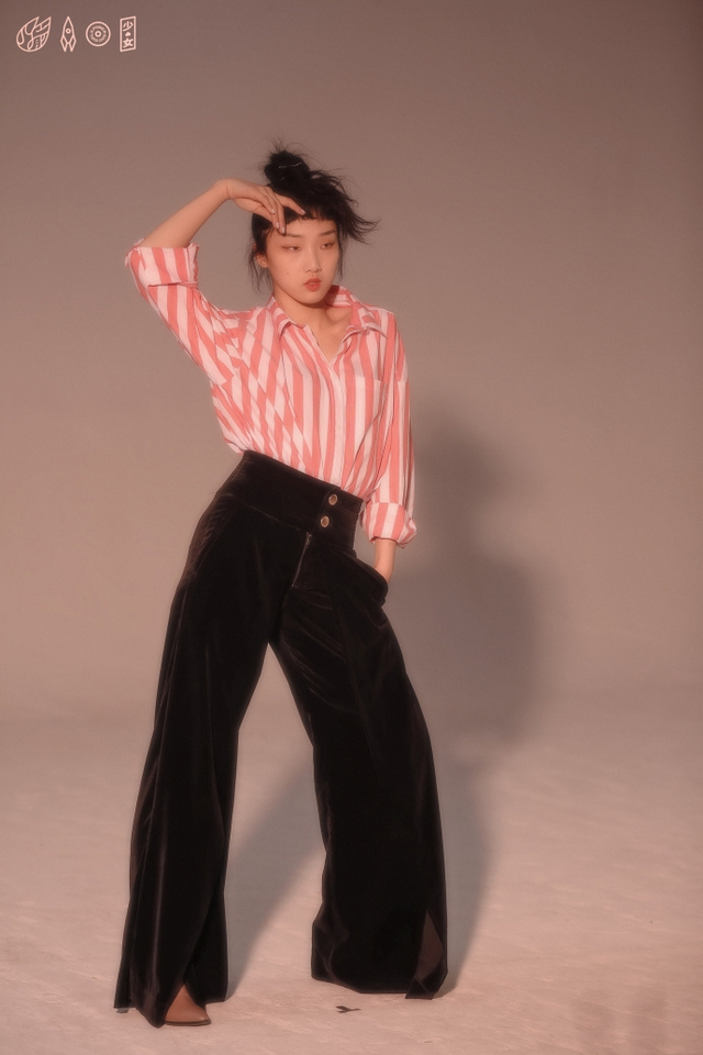 火箭少女曝时尚大片 孟美歧温柔霸气Yamy魅惑Sunnee超酷帅_新浪图片