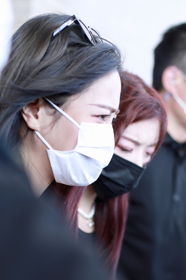 THE9组合录制618晚会 刘雨昕飒虞书欣卷发美孔雪儿细腰抢镜_新浪图片