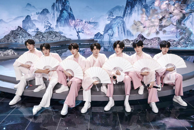 时代少年团秋天第一张合照 七小只比耶元气满满_新浪图片