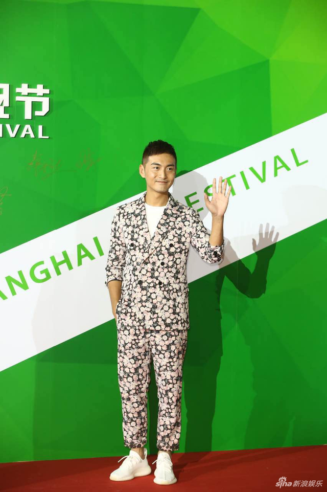 白玉兰奖红毯 《深夜食堂》张钧甯长裙优雅_新浪图片