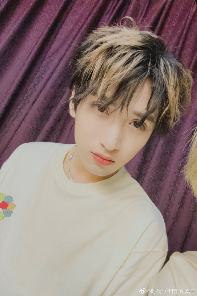 时代少年团严浩翔19岁生日 成员晒合影送上生日祝福_新浪图片