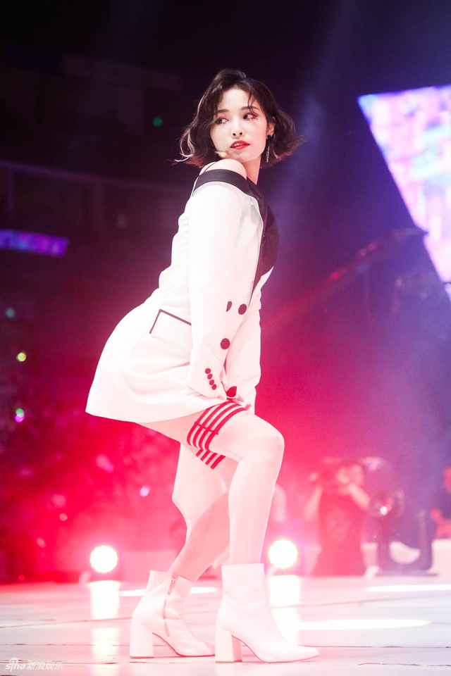 李宇春助阵SNH48年度总决选 李艺彤斩获冠军黄婷婷第二_新浪图片