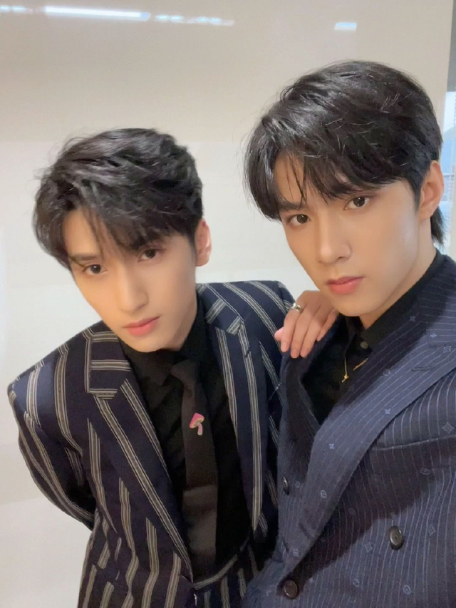 时代少年团严浩翔发文庆18岁生日 宋亚轩刘耀文等晒照祝贺_新浪图片