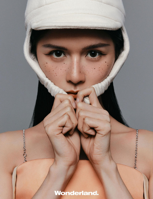 王大陆蔡卓宜温感双人大片释出 二人亲密依偎尽显浪漫氛围_新浪图片