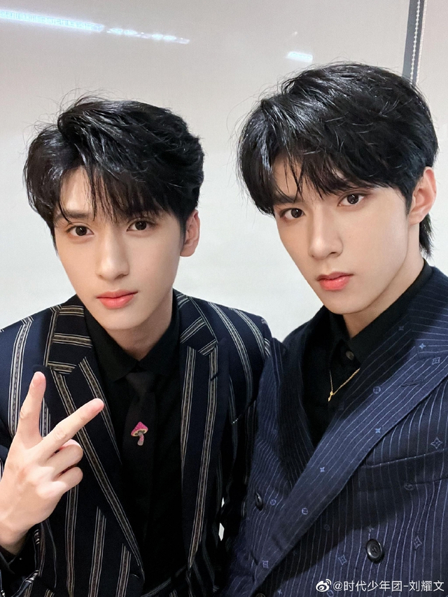 时代少年团严浩翔发文庆18岁生日 宋亚轩刘耀文等晒照祝贺_新浪图片